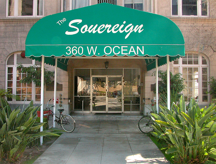 Sovereign Arms Photo 122-072-191 - Stock Image - SKYDB