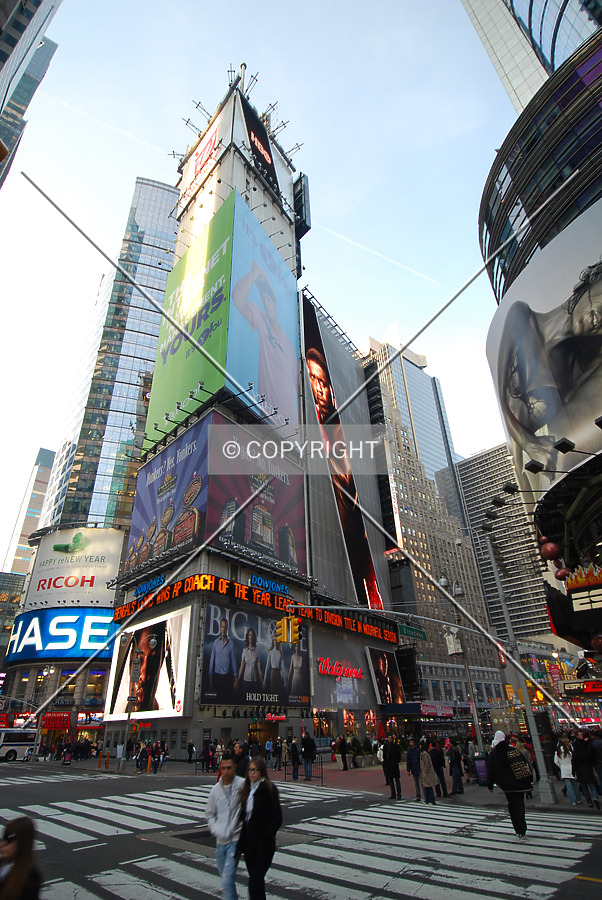 1 Times Square Photo 127-859-281 - Stock Image - SKYDB
