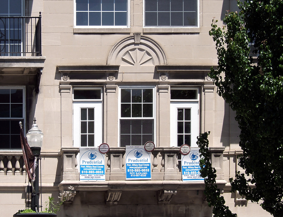 941 West Hamilton Street Photo 129-368-775 - Stock Image - SKYDB