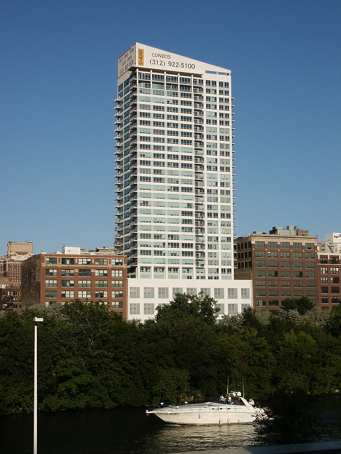 Wells Street Tower Photo 167-172-281 - Stock Image - SKYDB