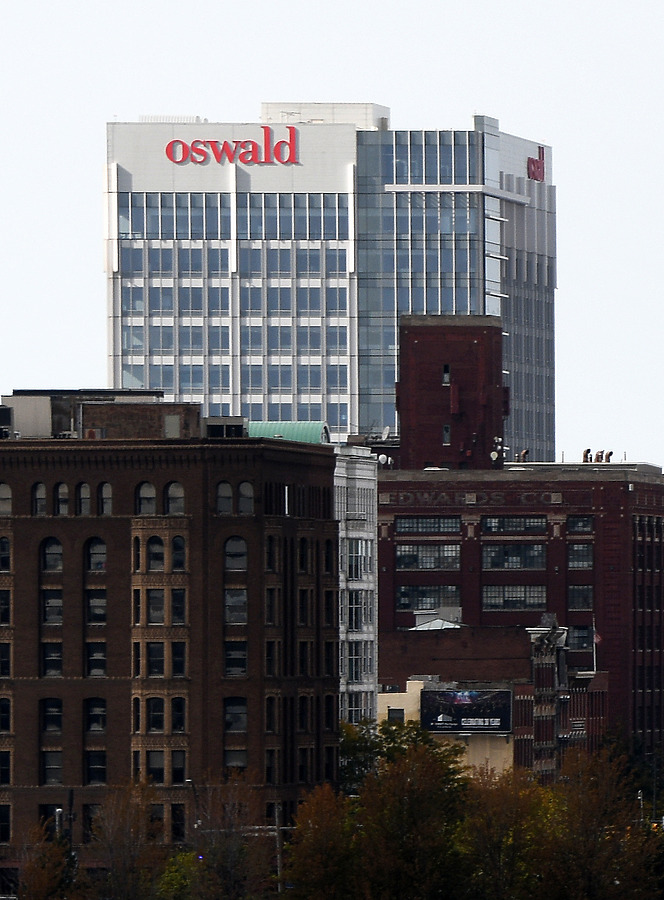 Ernst & Young Tower Photo 183-455-302 - Stock Image - SKYDB