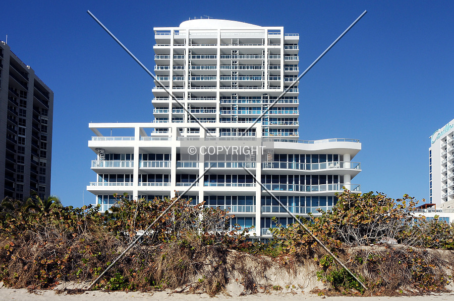 Canyon Ranch Miami Beach, South Tower Photo 184-843-783 - Stock Image ...