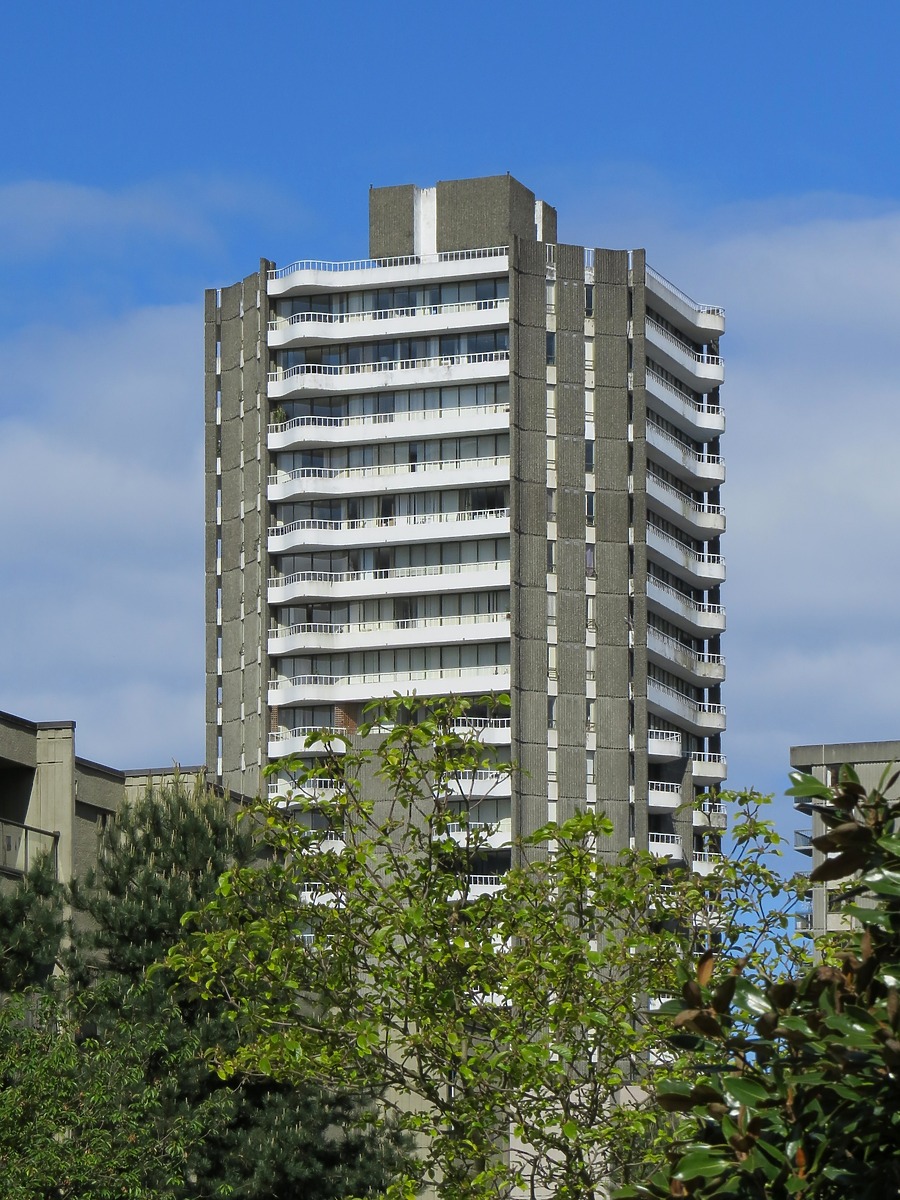 Sunset Plaza Photo 282-667-804 - Stock Image - SKYDB