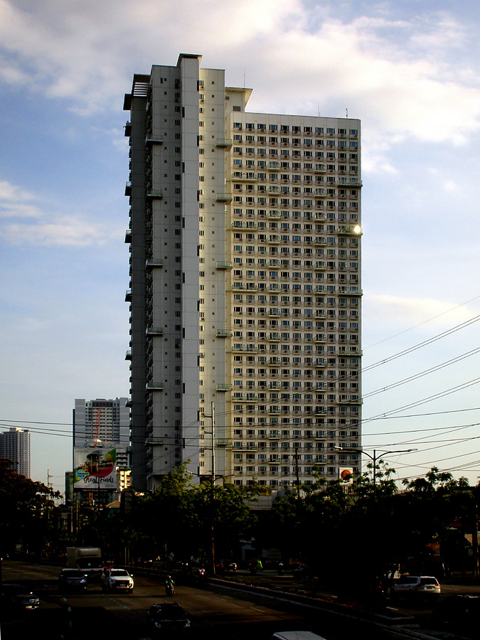 Berkeley Residences Photo 310-679-893 - Stock Image - SKYDB