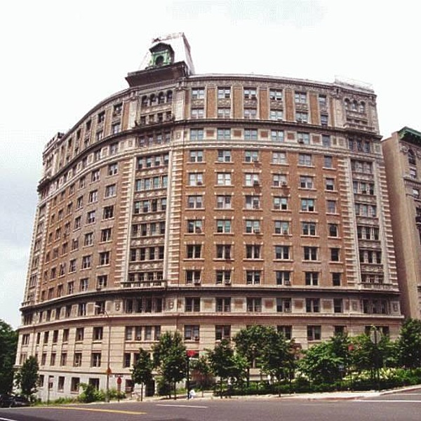 The Paterno Photo 328-267-548 - Stock Image - SKYDB