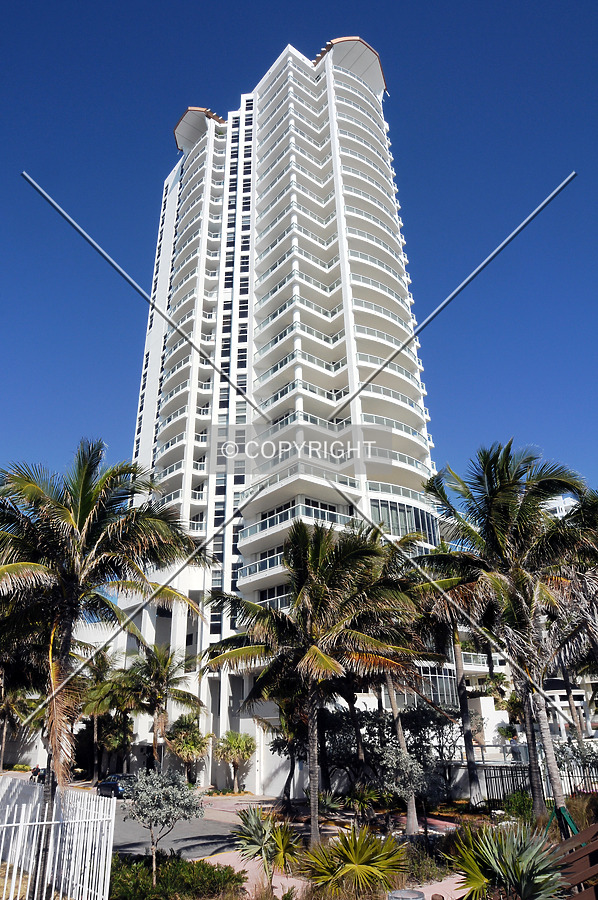 La Tour Photo 350-770-598 - Stock Image - SKYDB