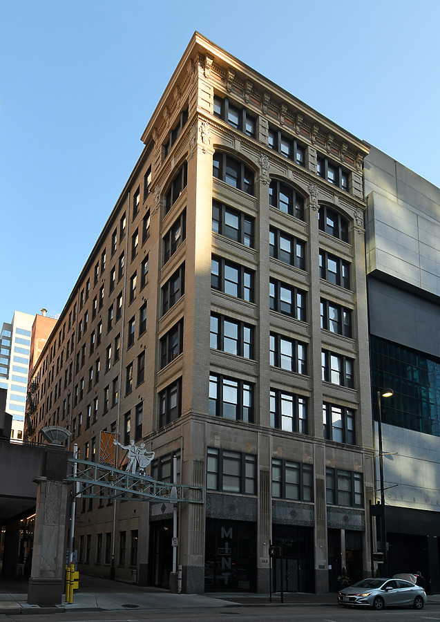 The Lofts at Graydon Place Photo 352-941-777 - Stock Image - SKYDB