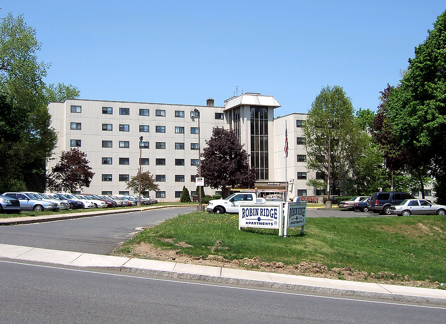 Robin Ridge Apartments Photo 374-671-127 - Stock Image - SKYDB