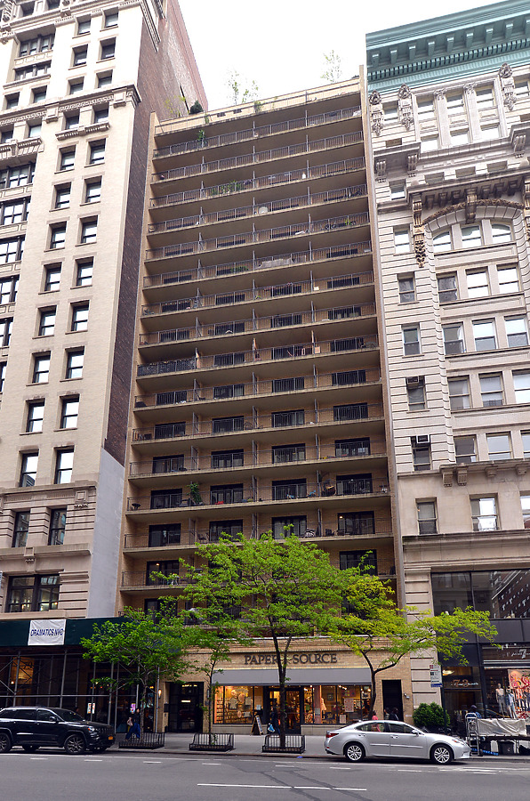 77 5th Avenue Photo 386-802-907 - Stock Image - SKYDB