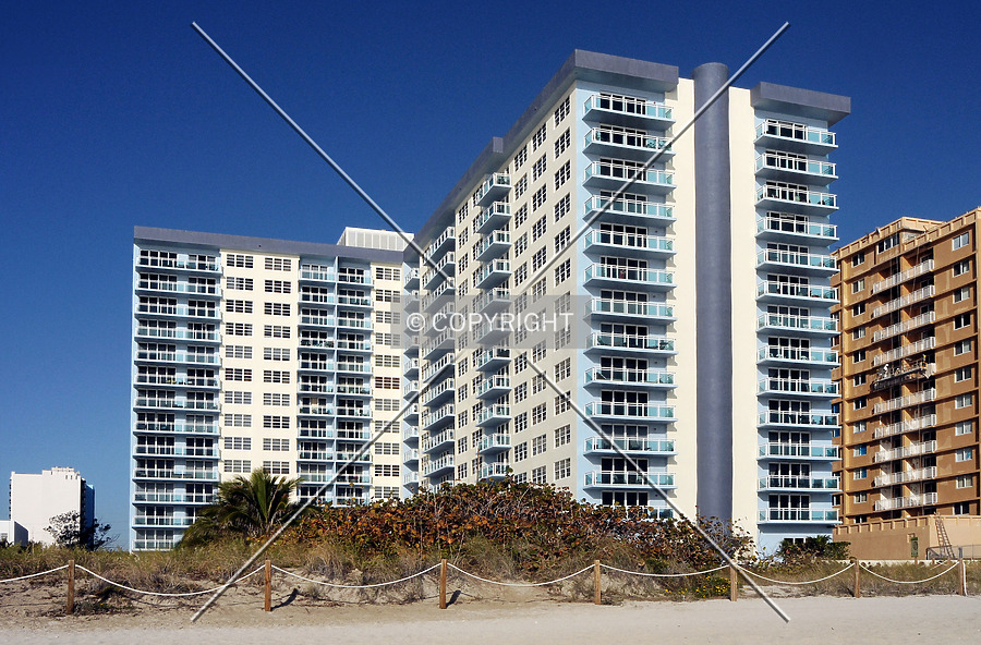 The Collins Photo 394-403-754 - Stock Image - SKYDB