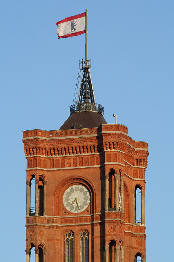 Rotes Rathaus Photo 397-789-712 - Stock Image - SKYDB