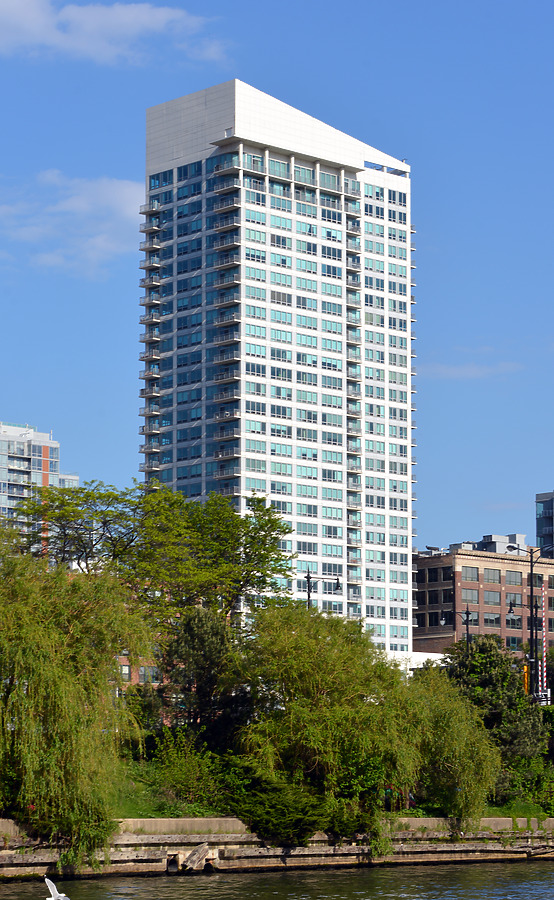 Wells Street Tower Photo 444-387-177 - Stock Image - SKYDB