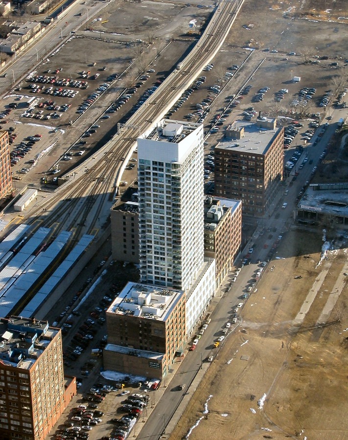 Wells Street Tower Photo 456-686-118 - Stock Image - SKYDB