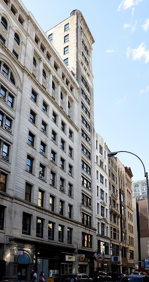22 East 17th Street Photo 474-708-341 - Stock Image - SKYDB