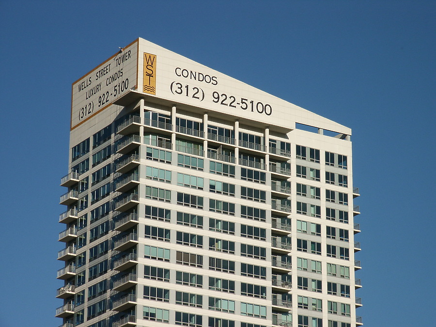 Wells Street Tower Photo 511-449-408 - Stock Image - SKYDB