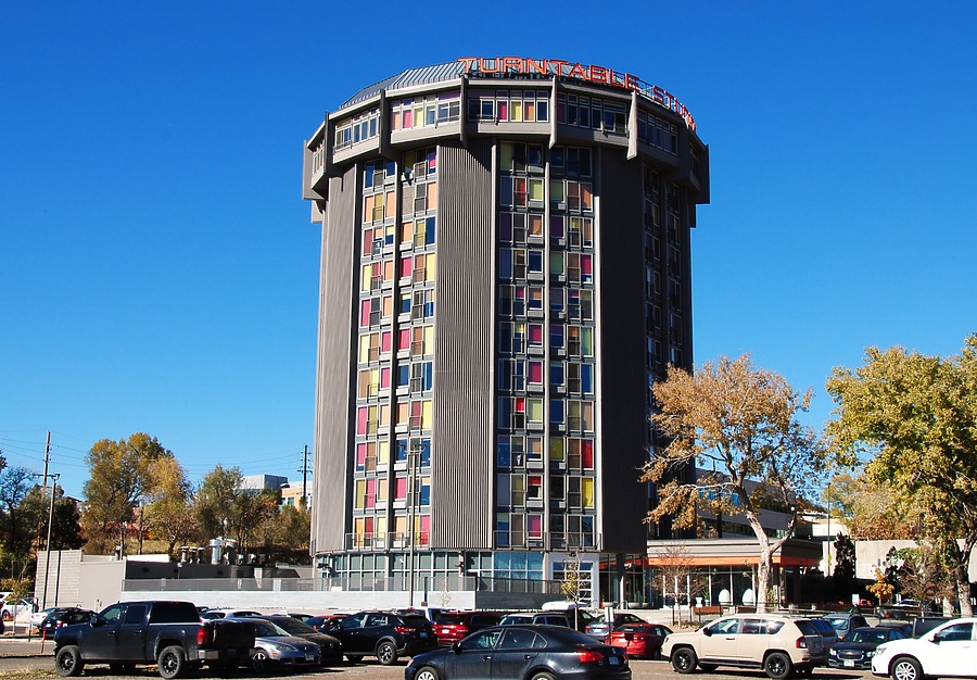 Turntable Studios Photo 530-879-200 - Stock Image - SKYDB
