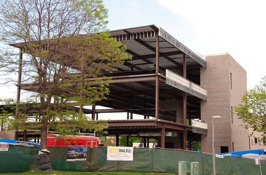 Nancy Richardson Design Center Photo 548-990-902 - Stock Image - SKYDB