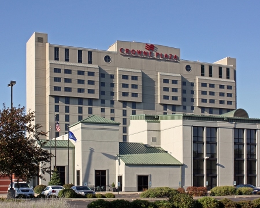 Crowne Plaza Springfield Photo 552-266-846 - Stock Image - SKYDB