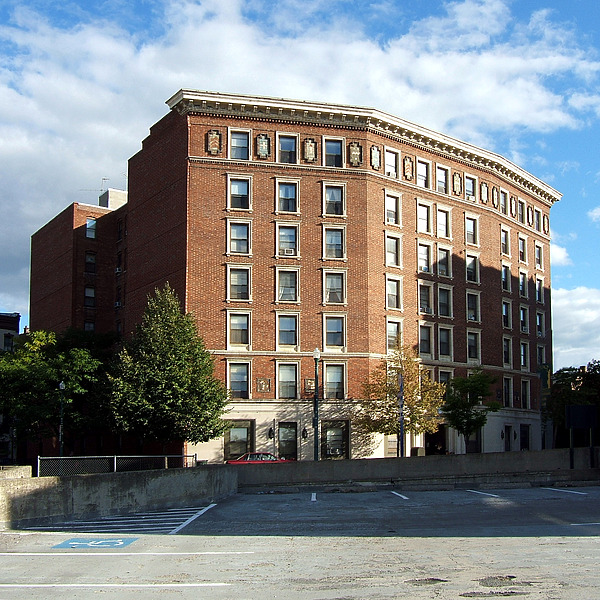 Monument Square Apartments Photo 571-220-310 - Stock Image - SKYDB