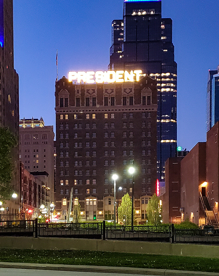 Hilton President Kansas City Photo 631-448-243 - Stock Image - SKYDB