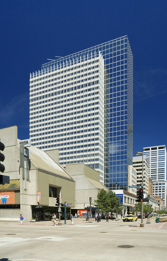 Target Plaza South Photo 641-945-935 - Stock Image - SKYDB