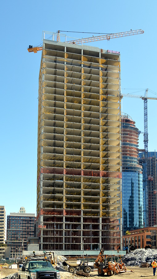 Solaire Photo 661-718-907 - Stock Image - SKYDB