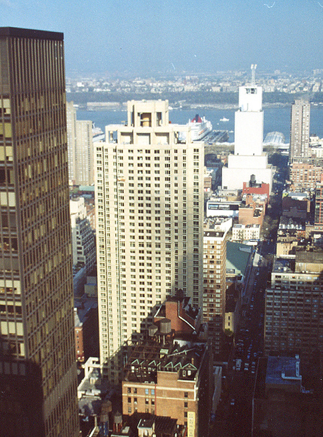 The Marc Photo 662-885-580 - Stock Image - SKYDB