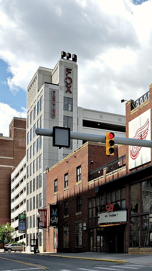 Fox Theatre Garage Photo 681-544-526 - Stock Image - SKYDB