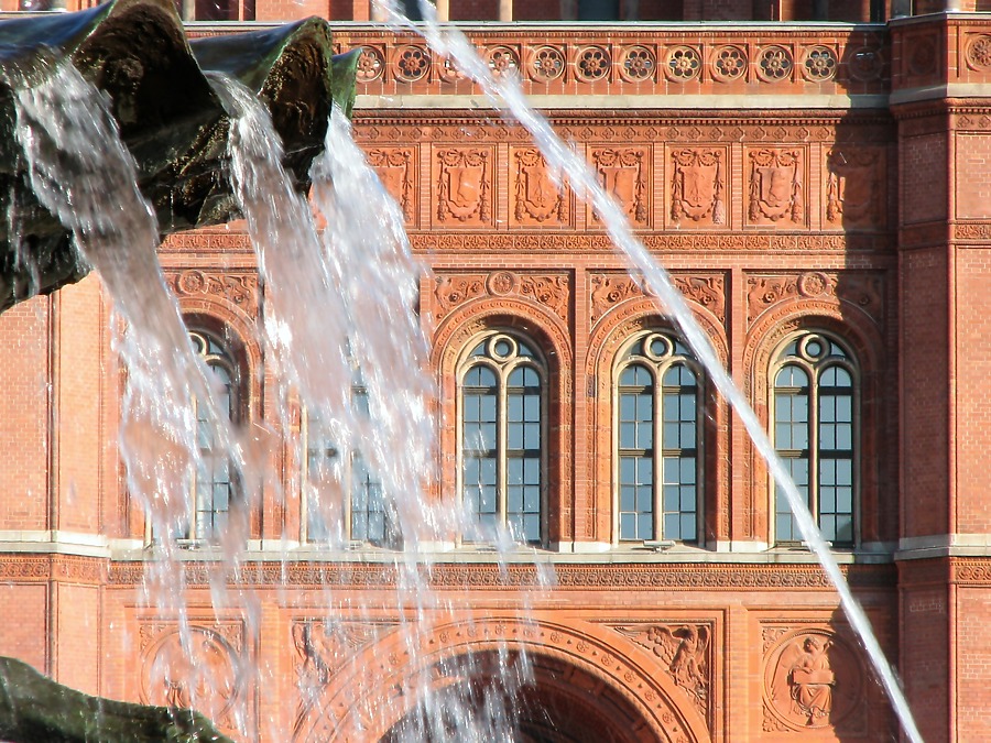 Rotes Rathaus Photo 710-269-941 - Stock Image - SKYDB