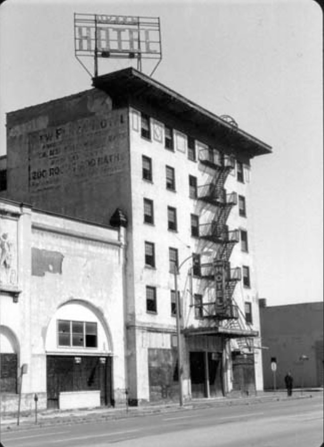 Drake Plaza Photo 719-883-437 - Stock Image - SKYDB