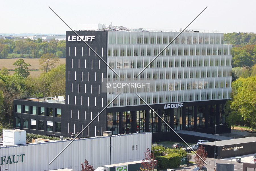 Siège social du Groupe Le Duff Photo 723-240-433 - Stock Image - SKYDB