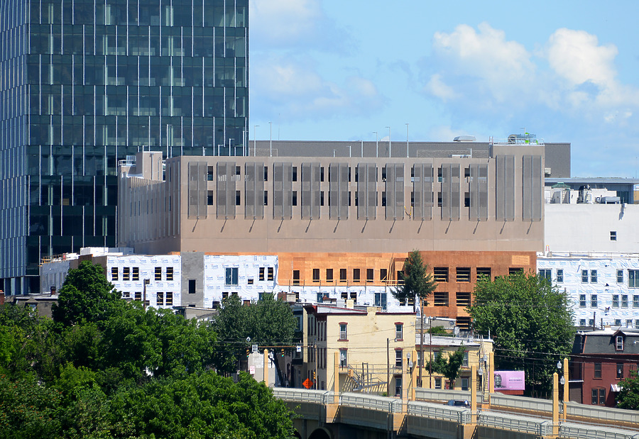 8th & Walnut Parking Garage Photo 733-363-759 - Stock Image - SKYDB