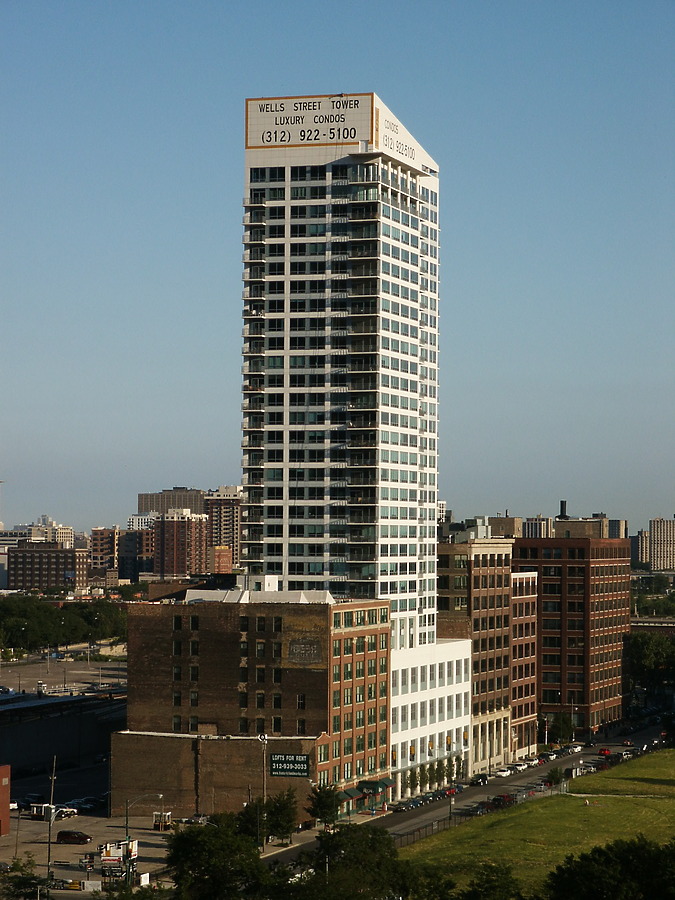 Wells Street Tower Photo 742-232-841 - Stock Image - SKYDB