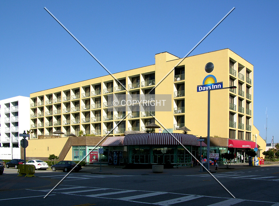 Days Inn at the Beach Photo 749-149-555 - Stock Image - SKYDB