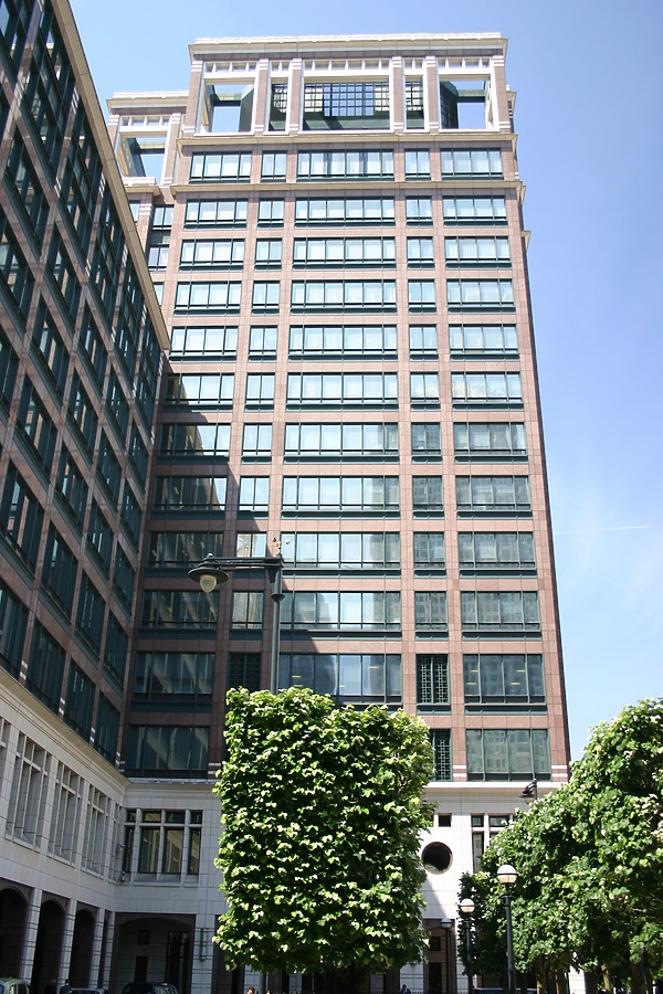 25 Cabot Square Photo 752-754-118 - Stock Image - SKYDB