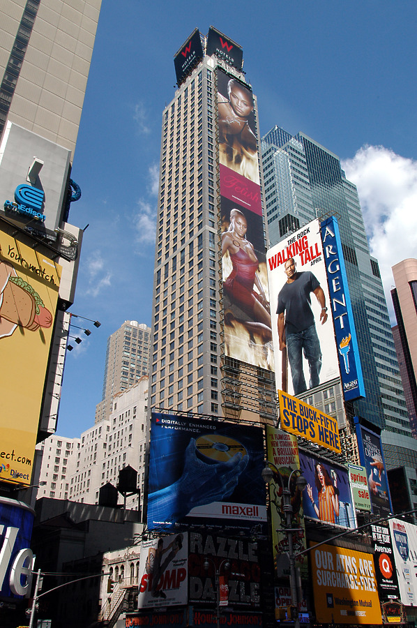 W Times Square Photo 755-357-758 - Stock Image - SKYDB