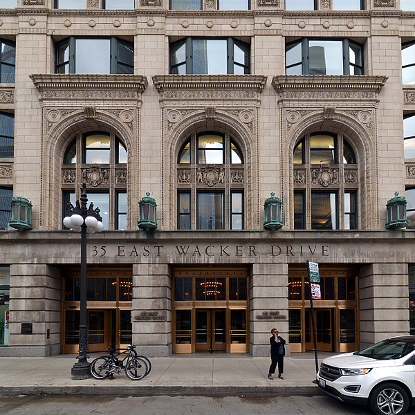 35 East Wacker Drive Photo 797-201-803 - Stock Image - SKYDB