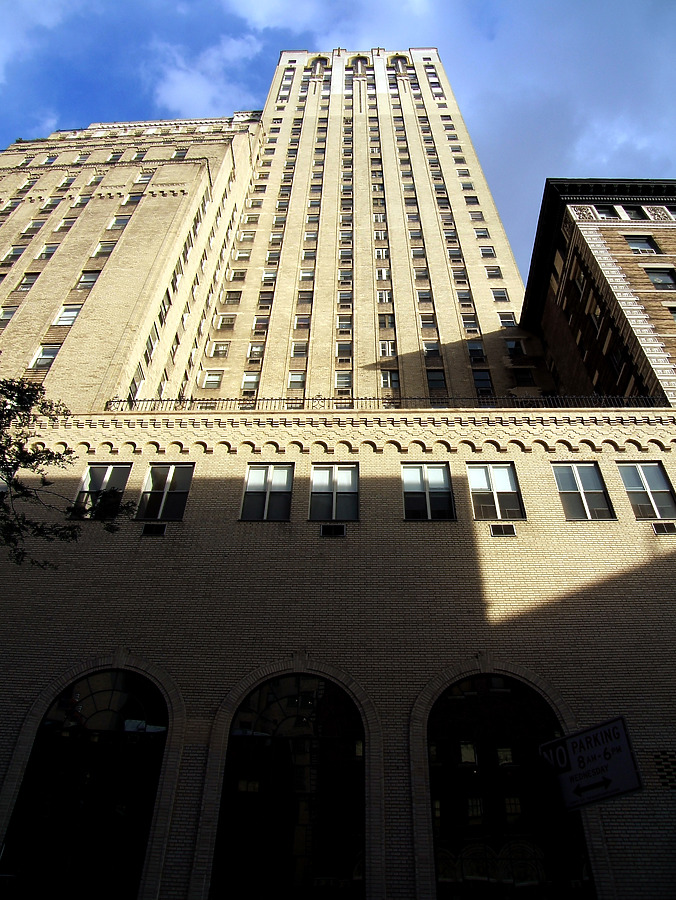 St. George Tower Photo 816-636-644 - Stock Image - SKYDB