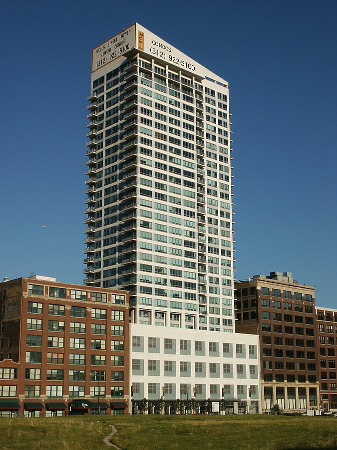 Wells Street Tower Photo 826-428-441 - Stock Image - SKYDB