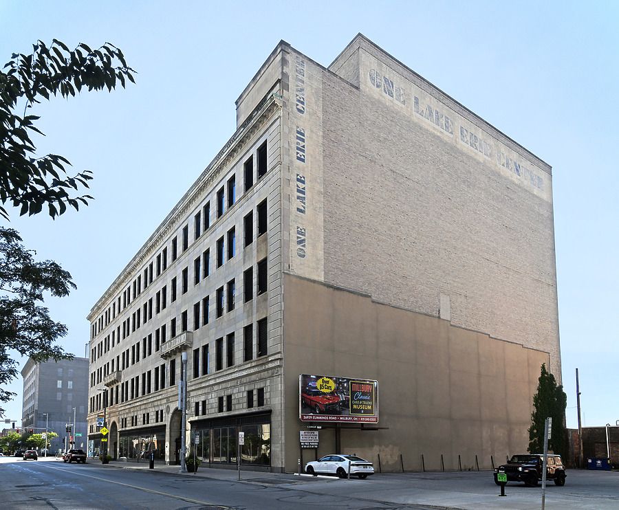 One Lake Erie Center Photo 830-101-196 - Stock Image - SKYDB