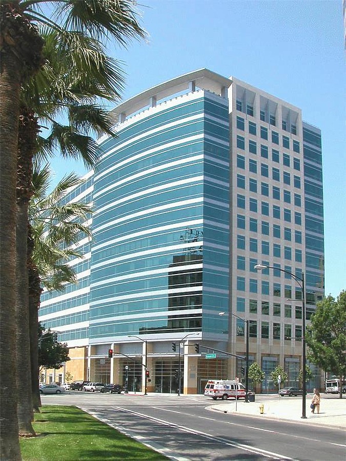 Opus Center Photo 853-169-212 - Stock Image - SKYDB