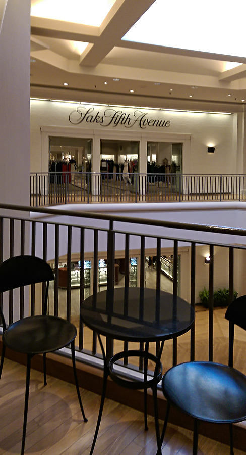 Plaza Frontenac Photo 853-686-606 - Stock Image - SKYDB