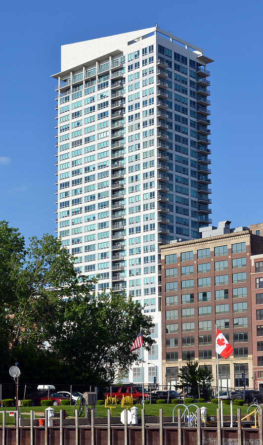 Wells Street Tower Photo 853-757-862 - Stock Image - SKYDB