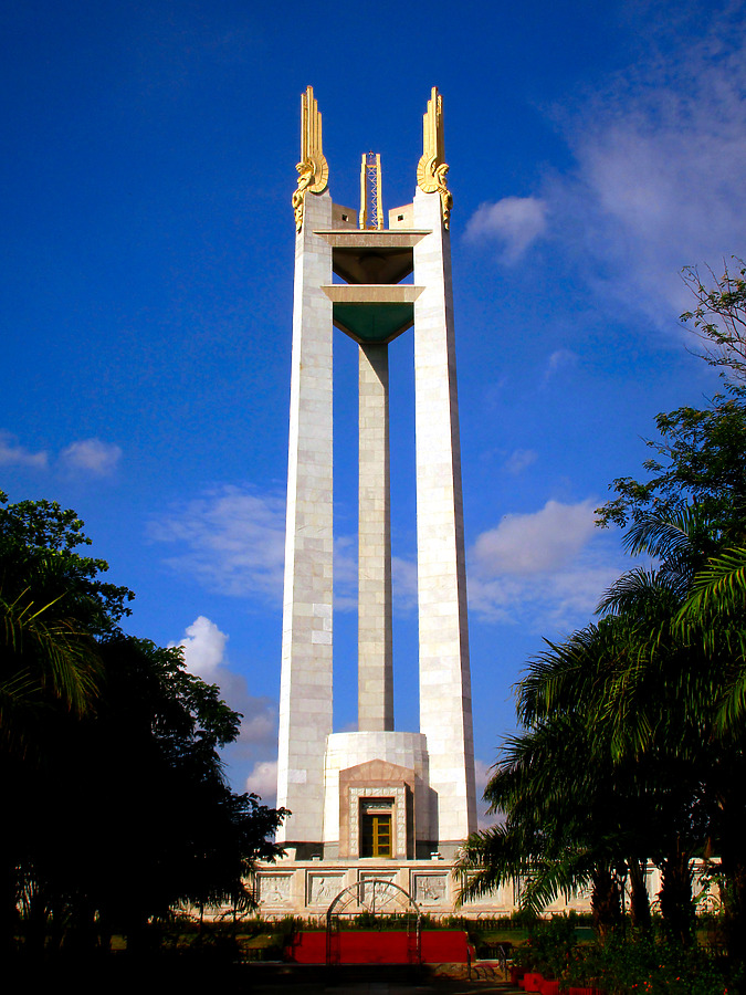 Quezon Memorial Shrine Photo 861-472-661 - Stock Image - SKYDB