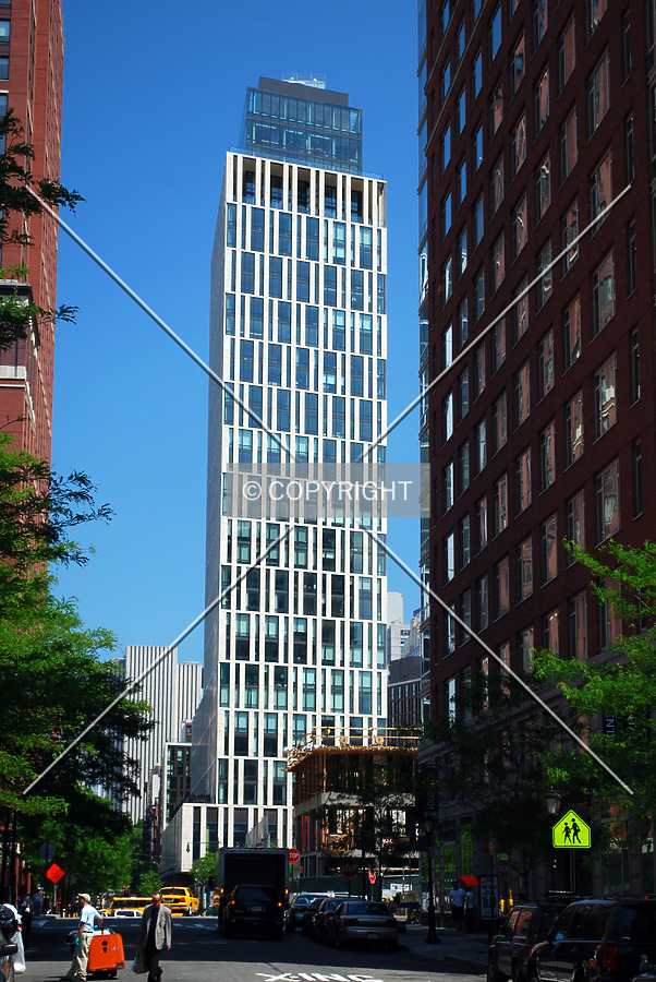 101 Warren Street Photo 861-777-380 - Stock Image - SKYDB