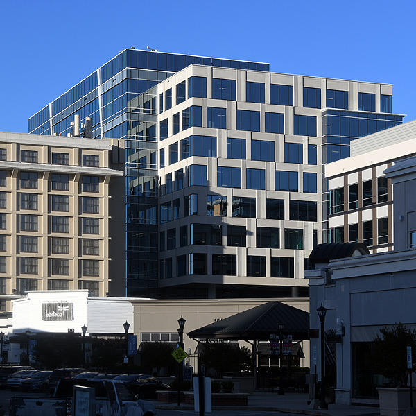 One North Hills Tower Photo 896-972-184 - Stock Image - SKYDB