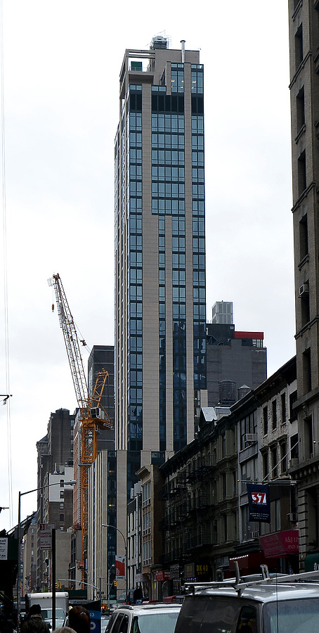 101 West 28th Street Photo 944-920-592 - Stock Image - SKYDB